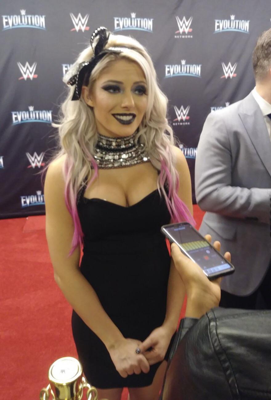 A busty Alexa | Scrolller