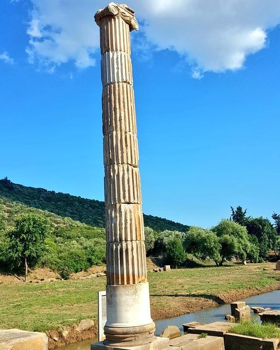A column belonging to the temple of the oracle god Apollo in the Claros Prophecy Centre. [OC ...