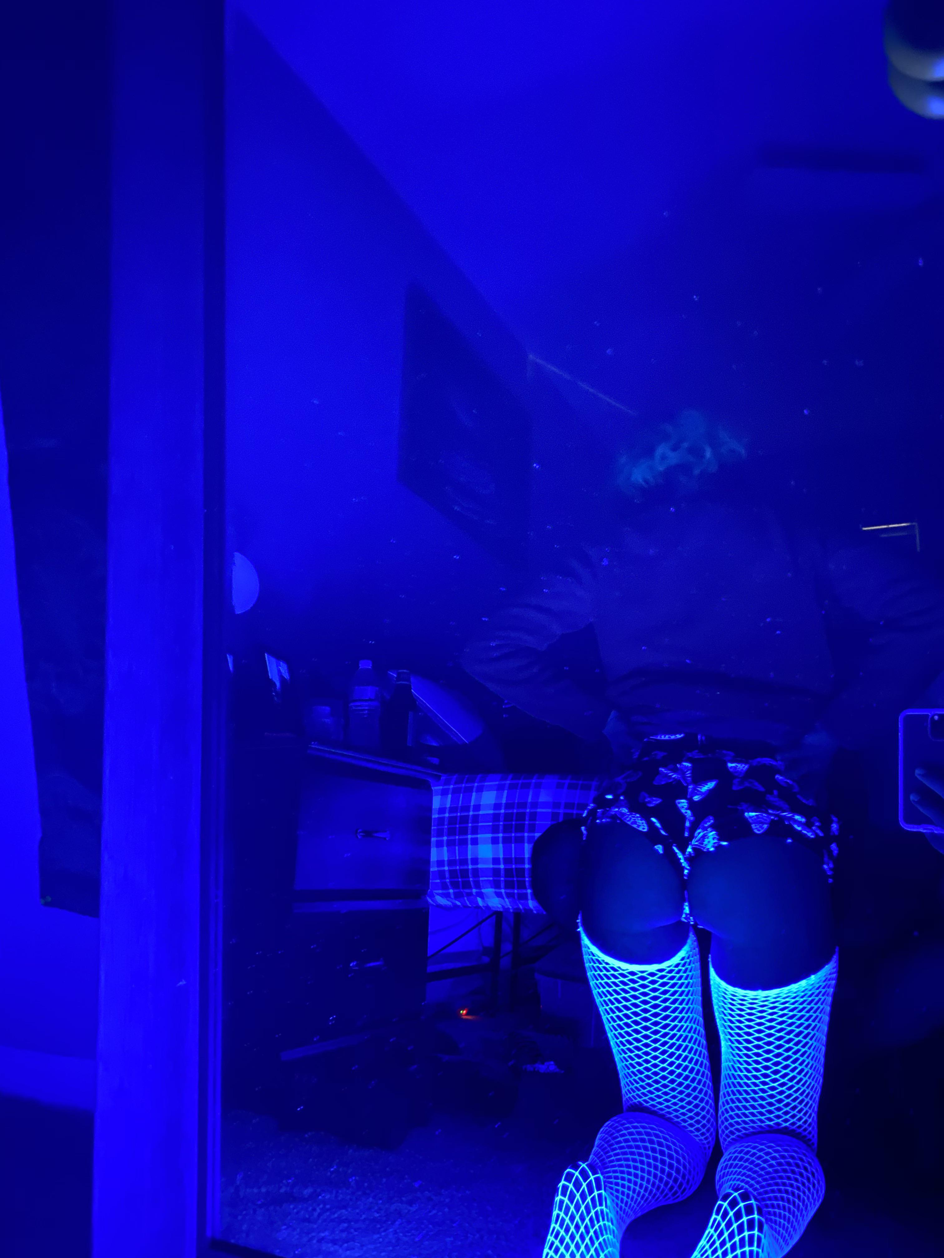 A little black light fun 😈💕 | Scrolller