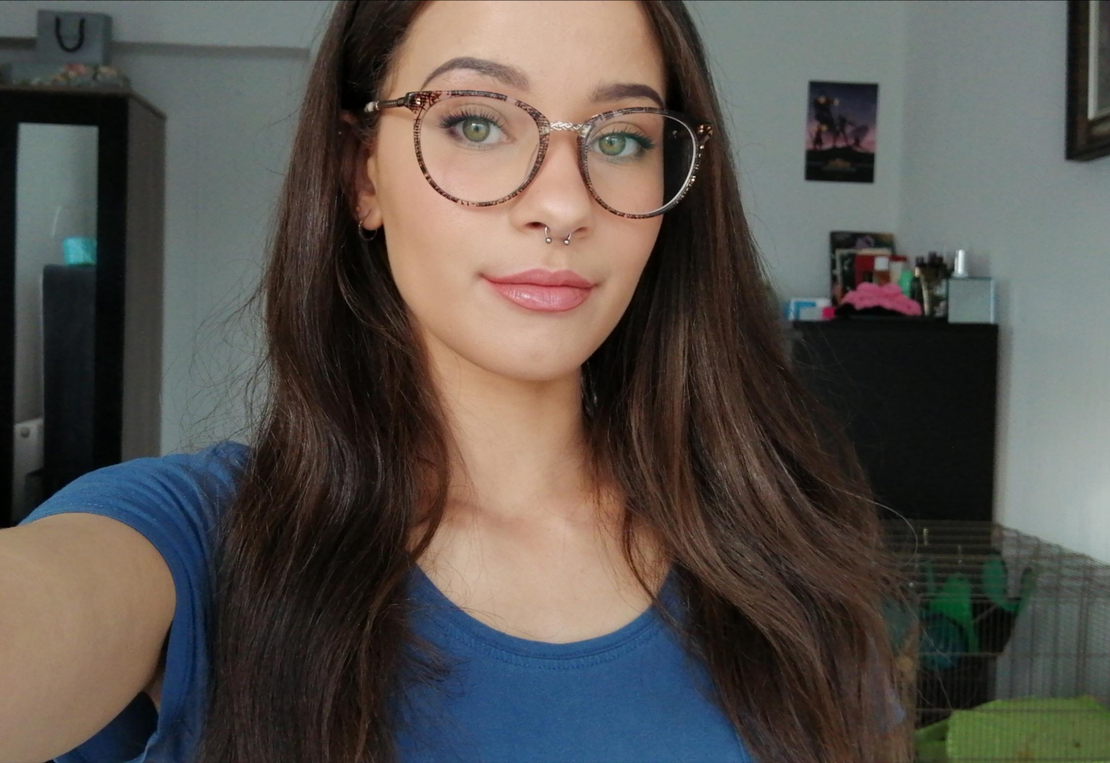 A rare 'normal' selfie 😂💚 | Scrolller