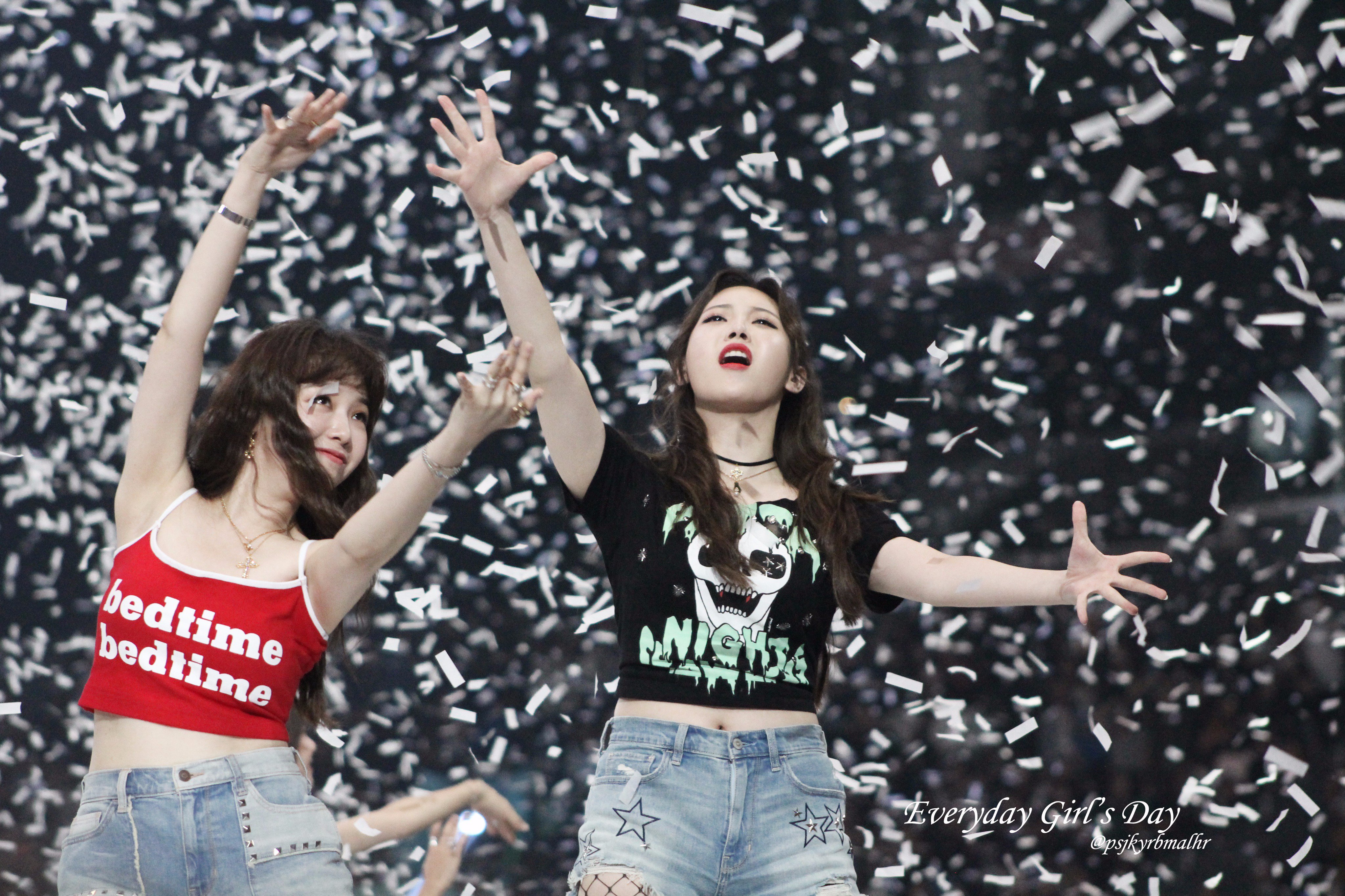 A wallpaper-worthy pic from the KCON LA performance | Scrolller