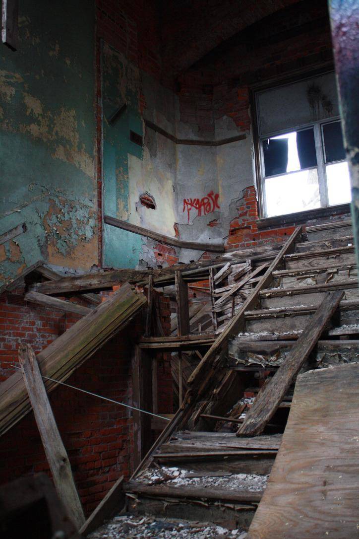 Abandoned Elementary School in Marion, Ohio | Scrolller