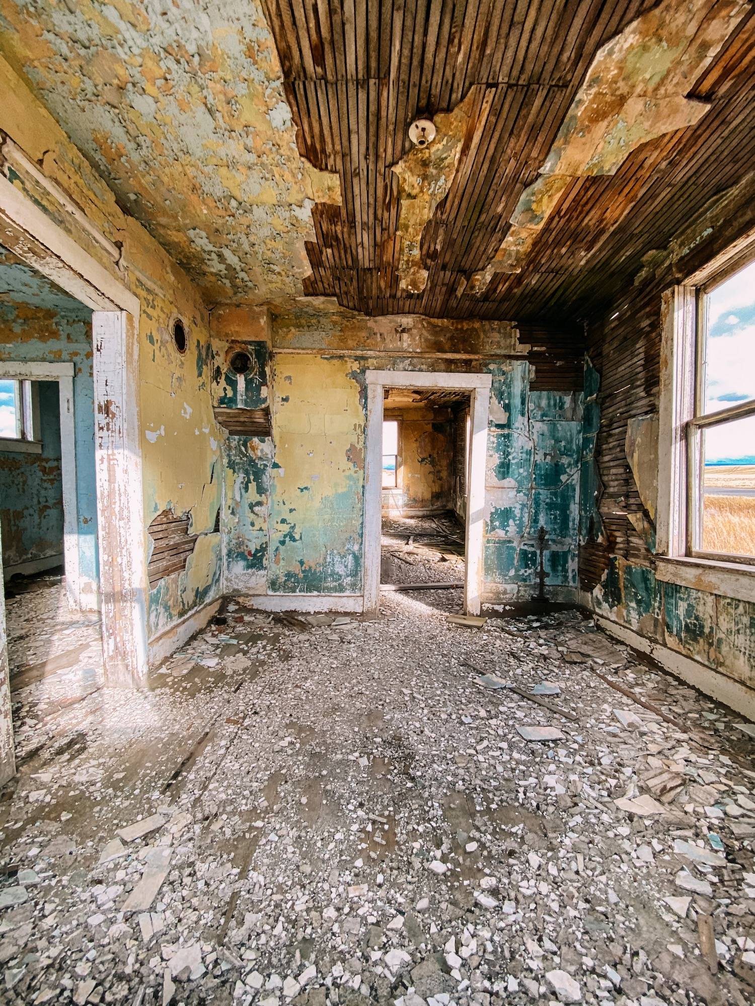 Abandoned farmhouse in Idaho 2/3 | Scrolller