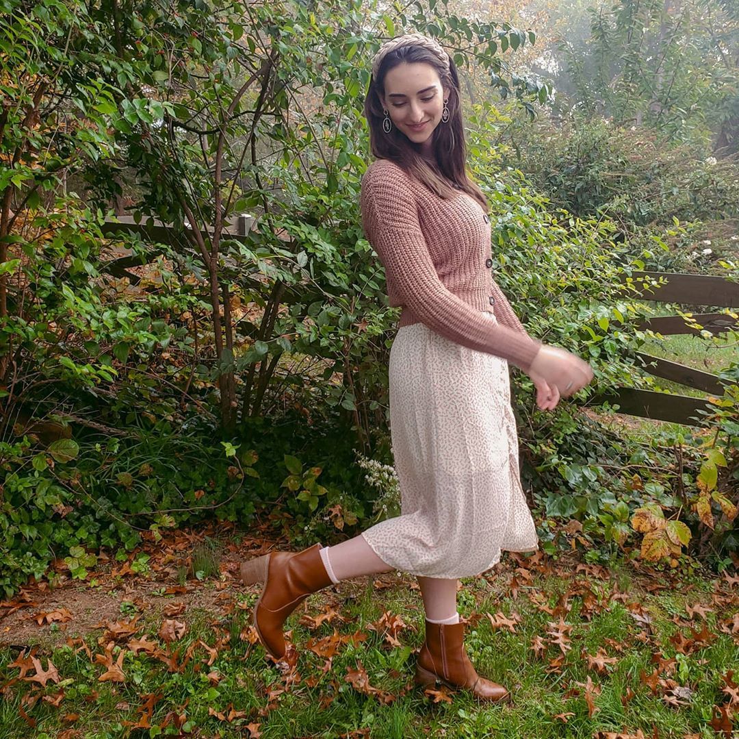 Abigail Shapiro's sweater puppies | Scrolller