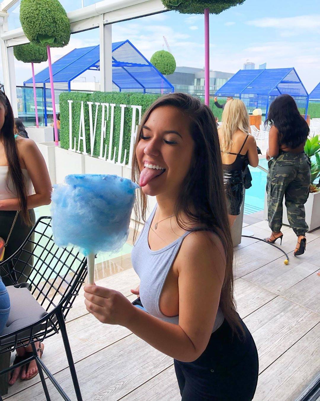 About to enjoy her candy floss | Scrolller