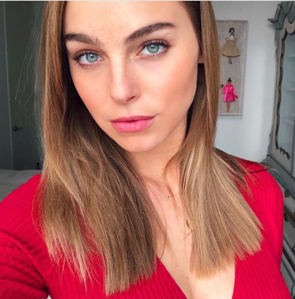 Absolute Babe | Scrolller