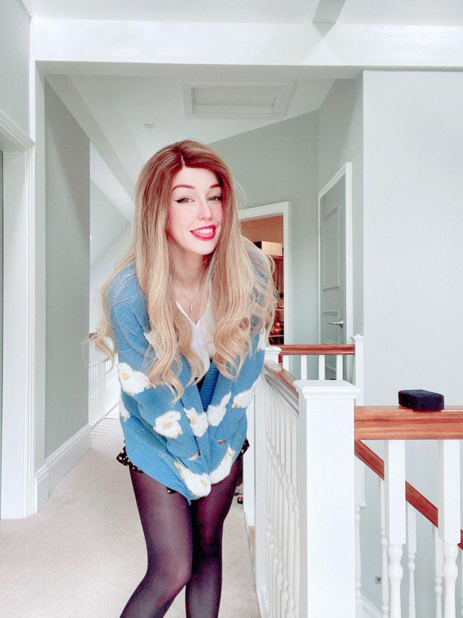 Absolute queen | Scrolller