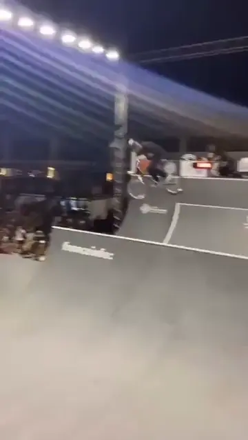 Absolutely filthy trick. And he doesn't have front brakes (volume warning) | Scrolller