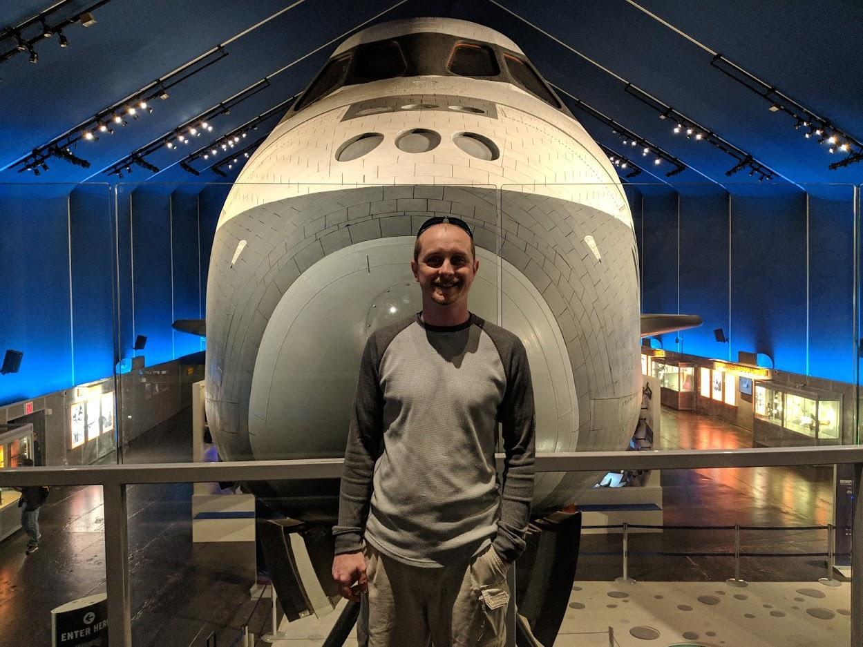 Accidentally dressed to match the space shuttle | Scrolller