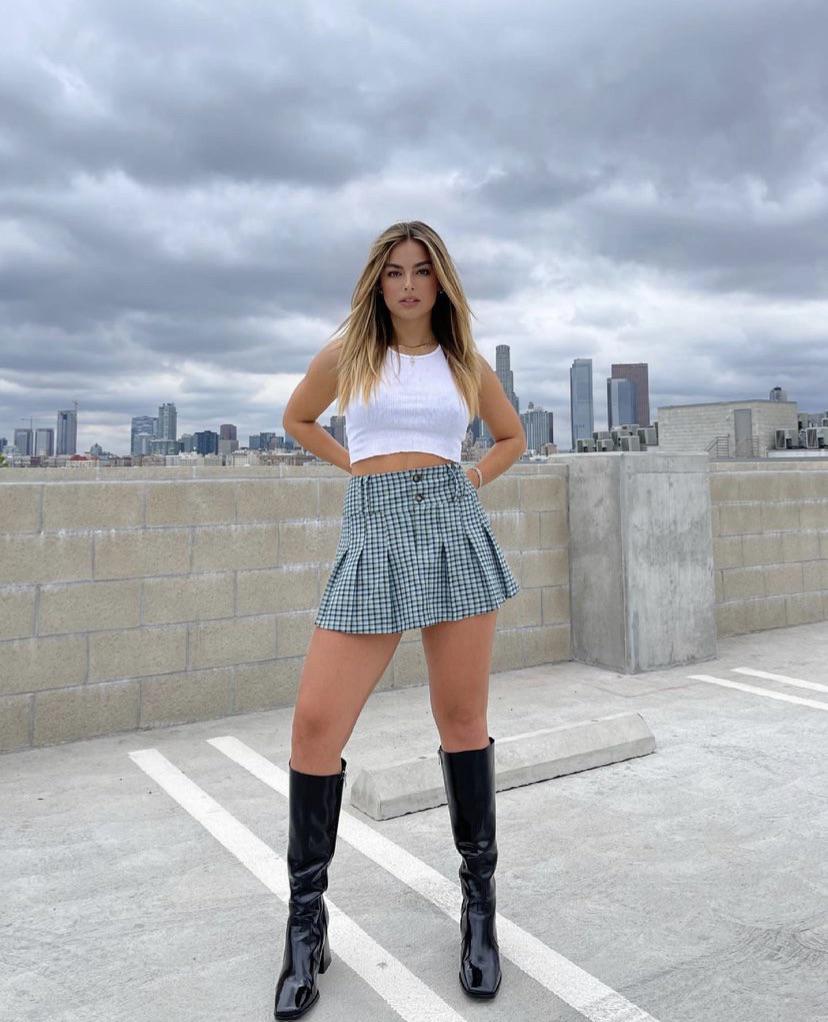 Addison Rae Scrolller