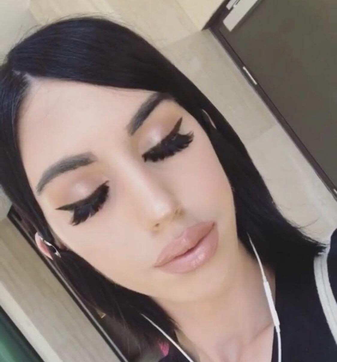 Adelaidet4m | Scrolller