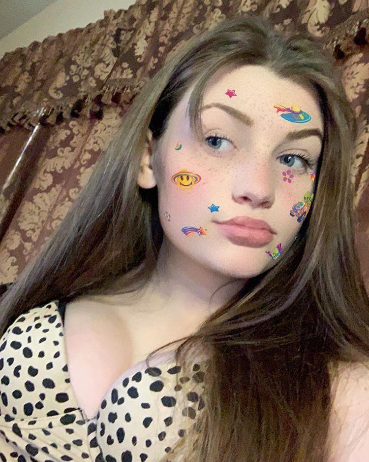 Adele Cash | Scrolller