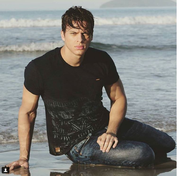 Adri DaL-Ri | Scrolller