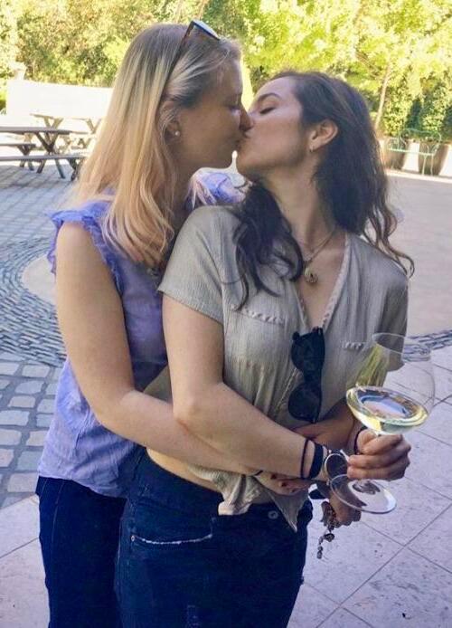 Adrienne loves Alyssa | Scrolller