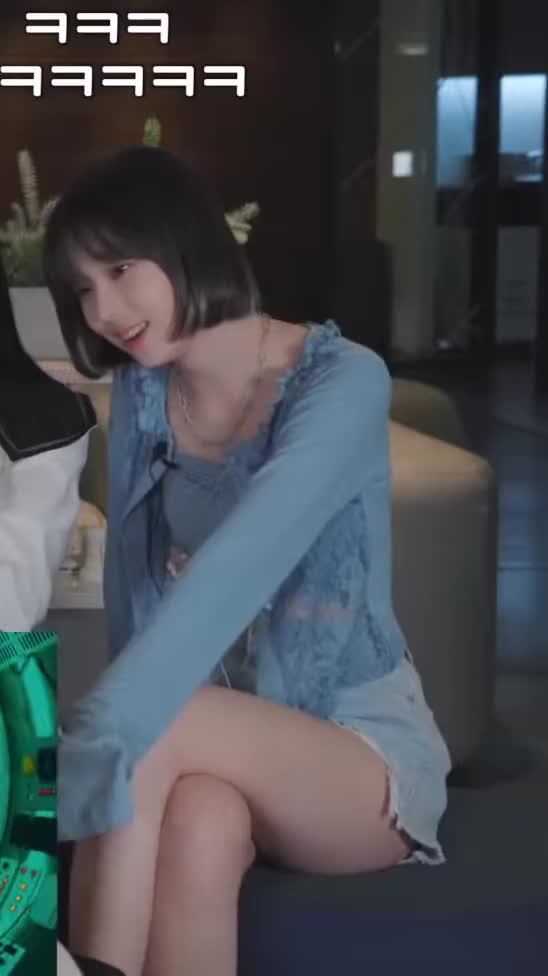 aespa - Winter's Thighs | Scrolller