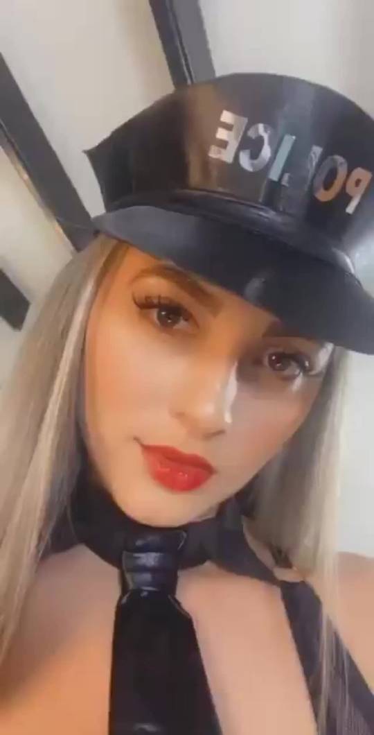 Agent agent, arrest me soon | Scrolller