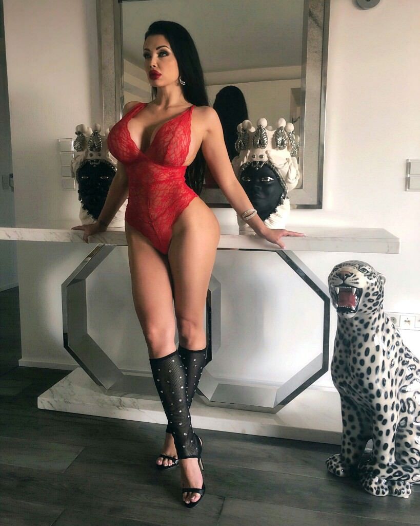 ALETTA - Today as almost always some hot PHOTOS of her 01 | Scrolller