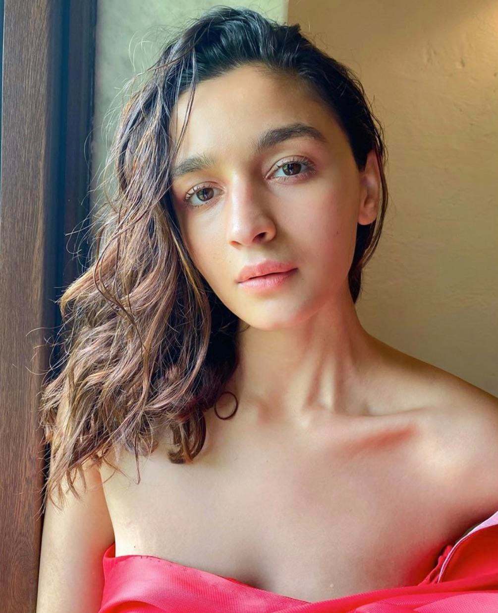 Alia Bhatt | Scrolller
