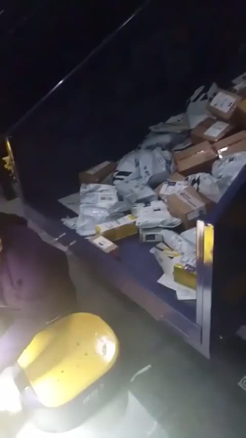 Alibaba’s robots sorting system in their smart warehouse | Scrolller