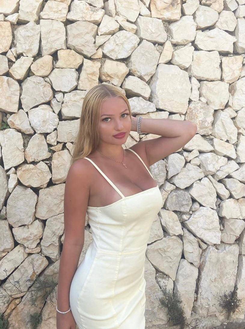 Almost falling out | Scrolller