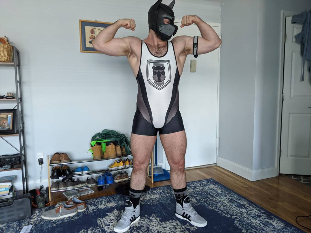 Alternative singlet | Scrolller