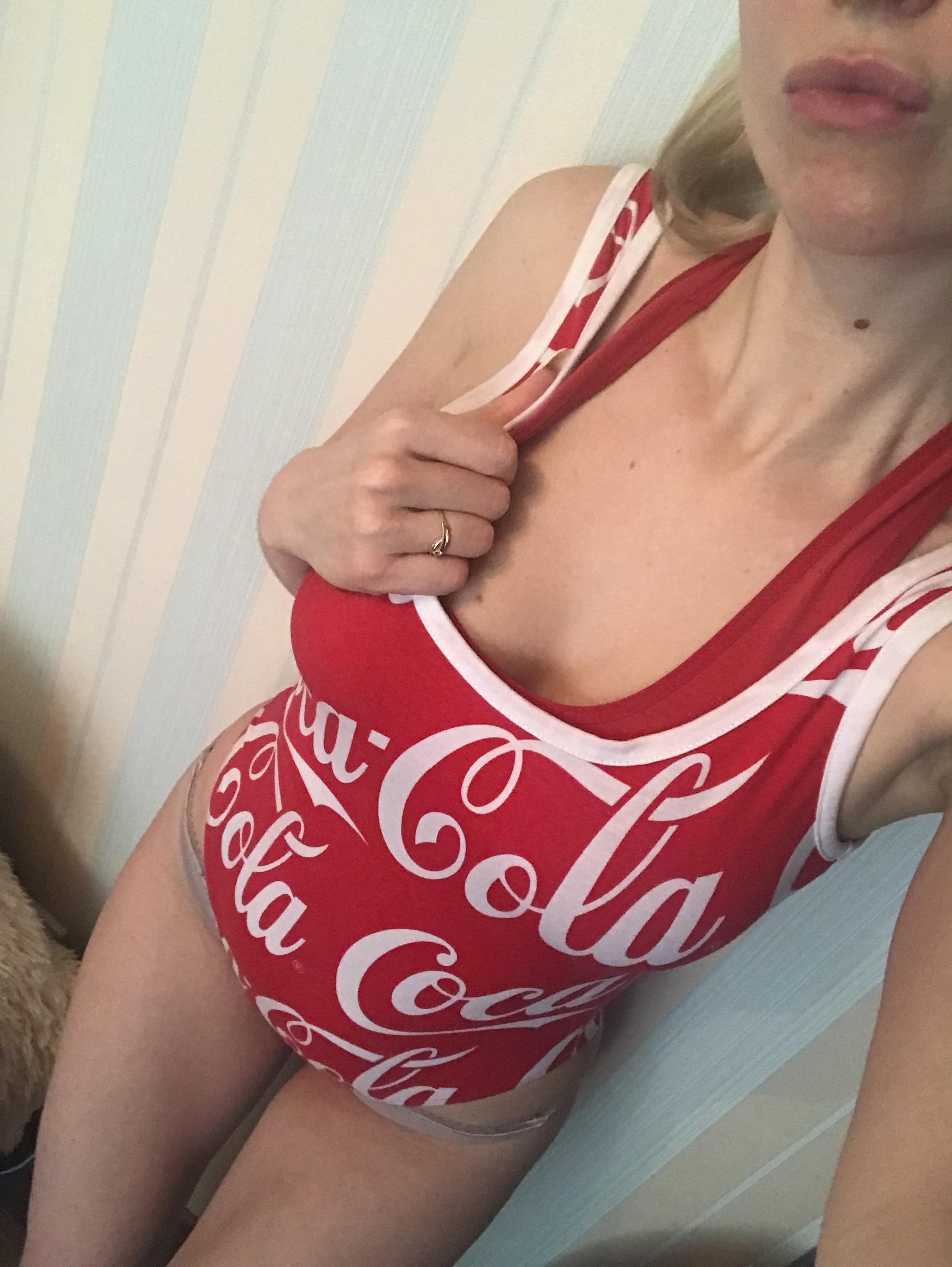 Always coke [f] | Scrolller