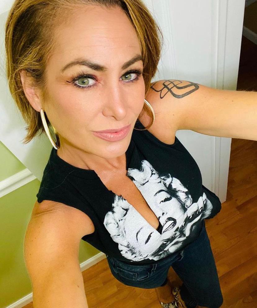 Am I Hot For A 45 Year Old Mom F45 ๐ณ Scrolller