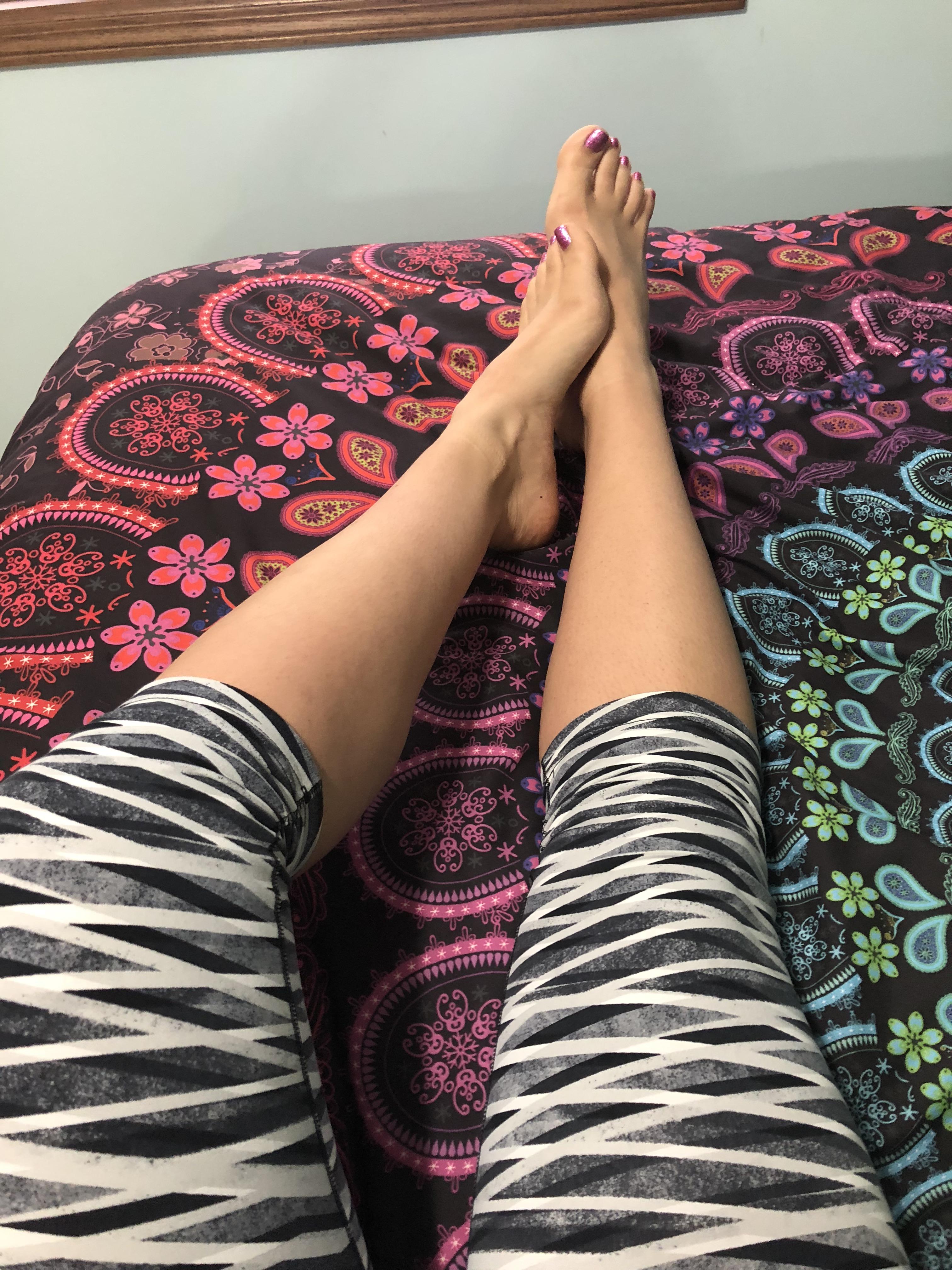 Amazing legs and feet | Scrolller