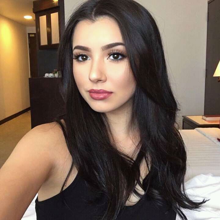 Amelia Henderson | Scrolller