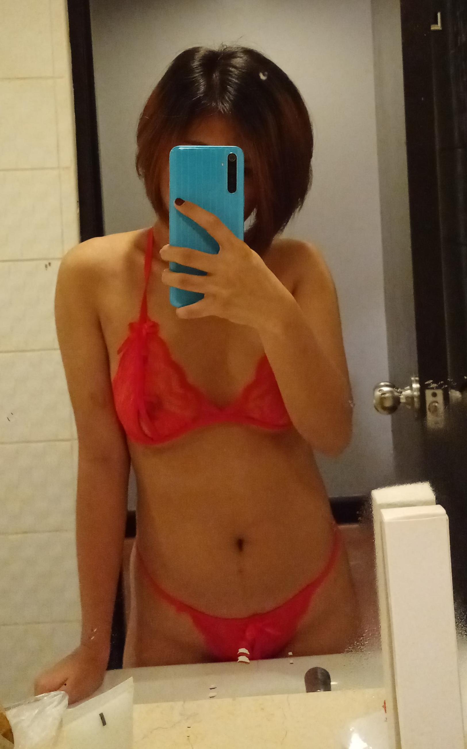 Another mirror selfie!👁️👄👁️ | Scrolller