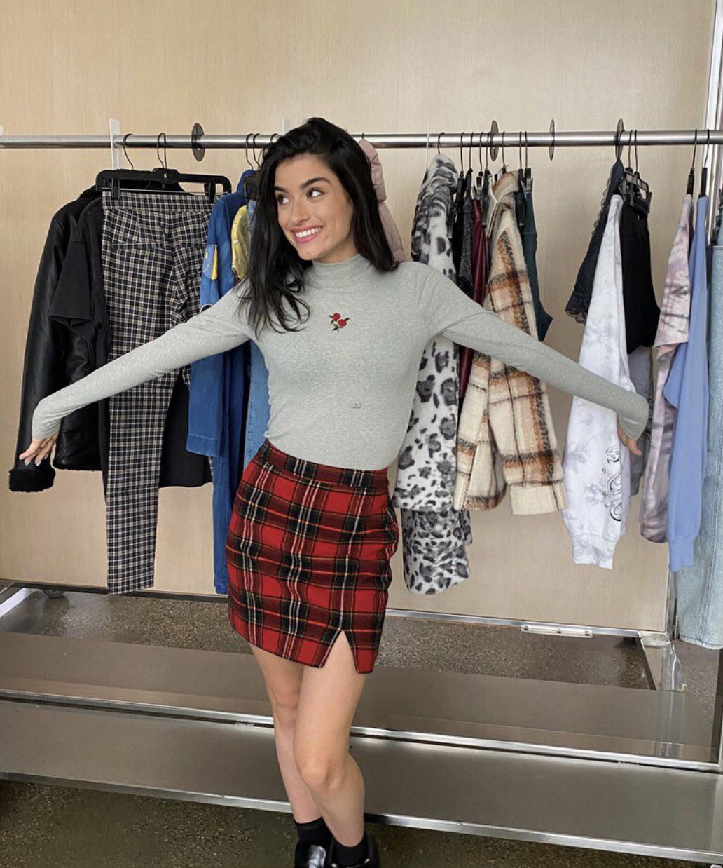 Any bi buds want to jerk off to Dixie together? | Scrolller