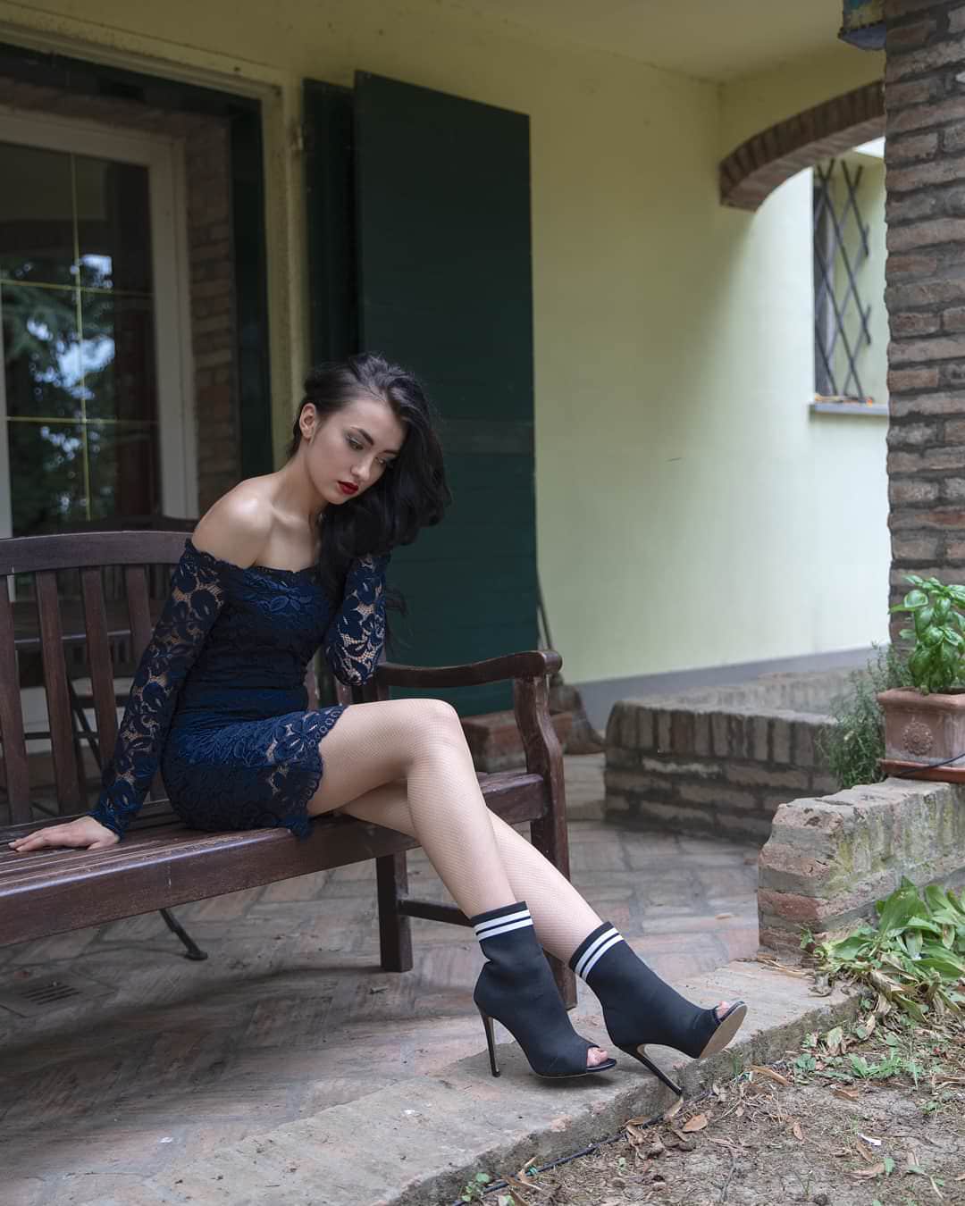 Anya Fox | Scrolller