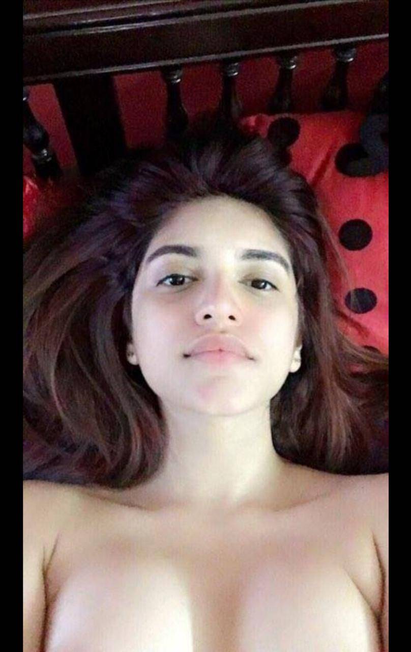 Anyone has her nude album? Karachi babe! | Scrolller