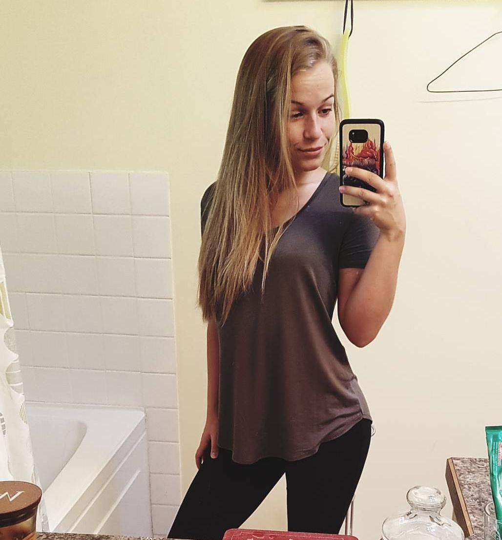 Anyone know her cam name? | Scrolller