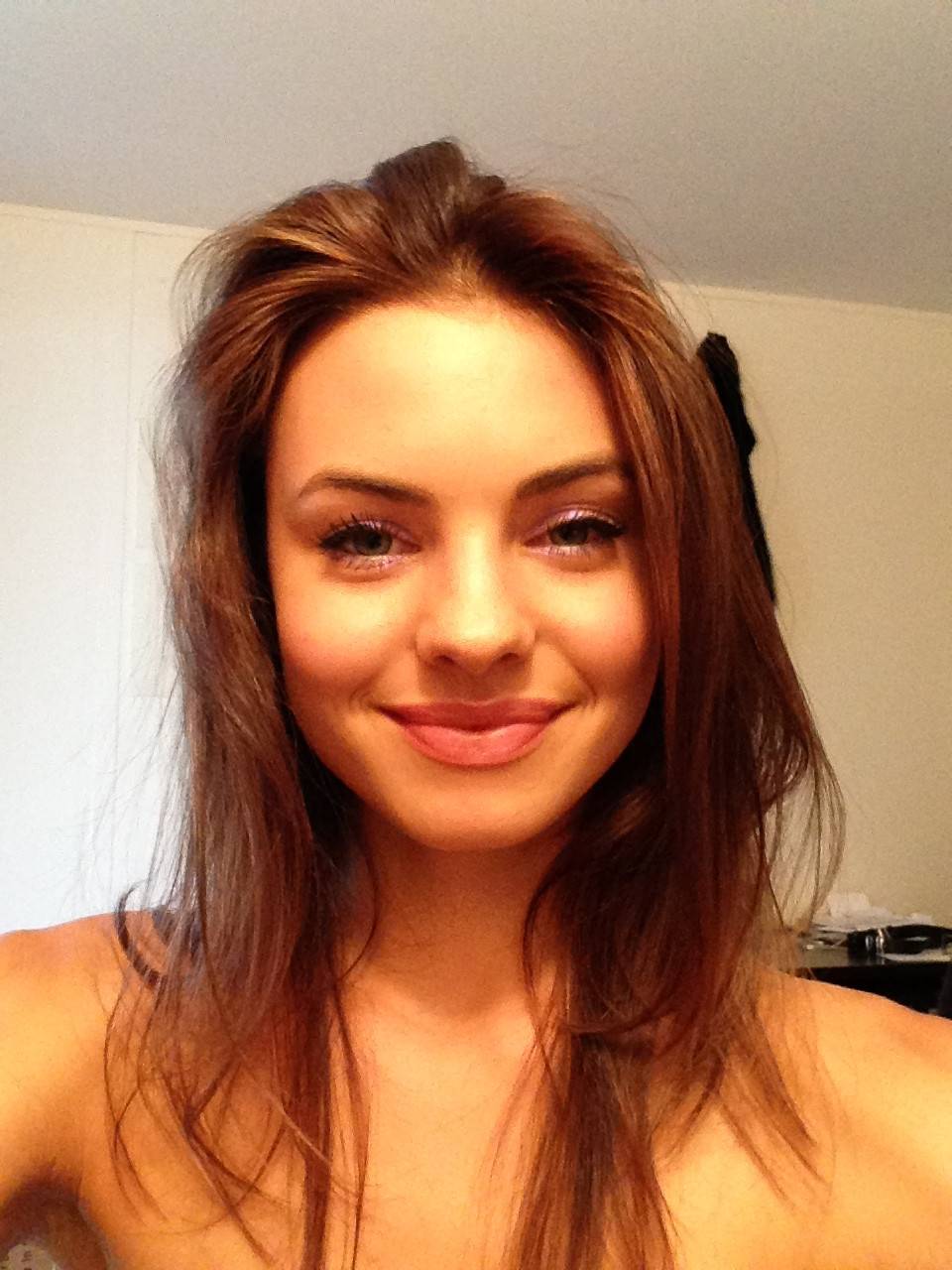 Anyone know her name | Scrolller