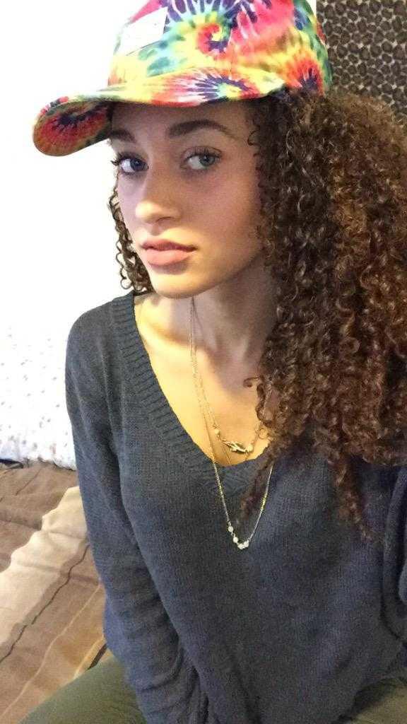 Anyone know her name? | Scrolller