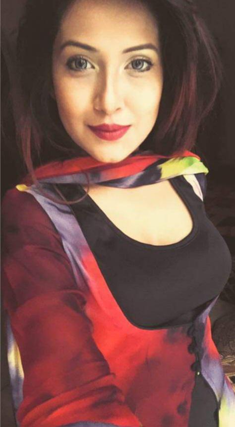 Anyone knows her or have anything on her? She looks hot. | Scrolller