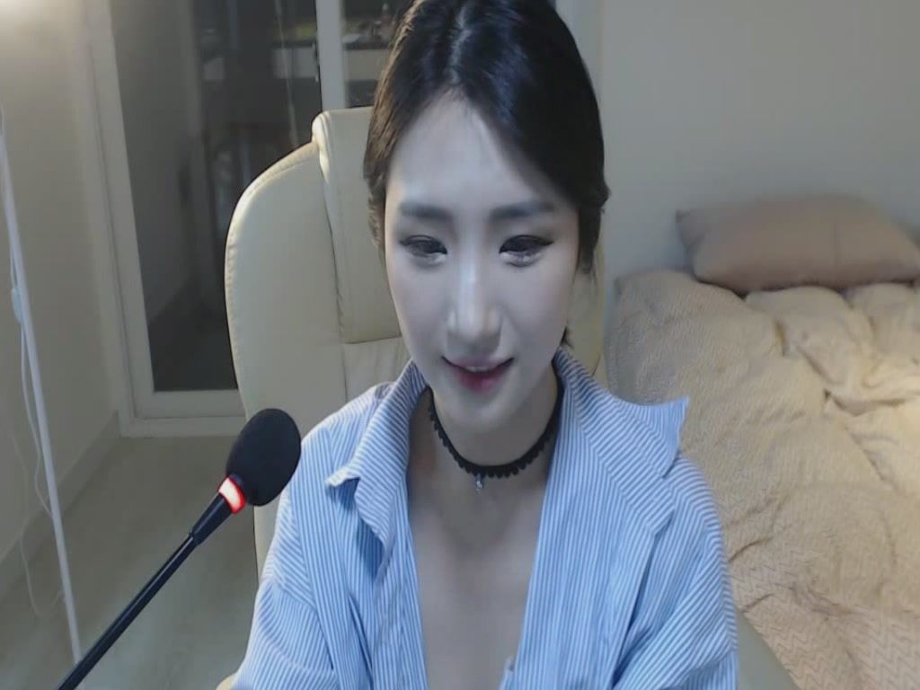 anyone knows this girls name? | Scrolller