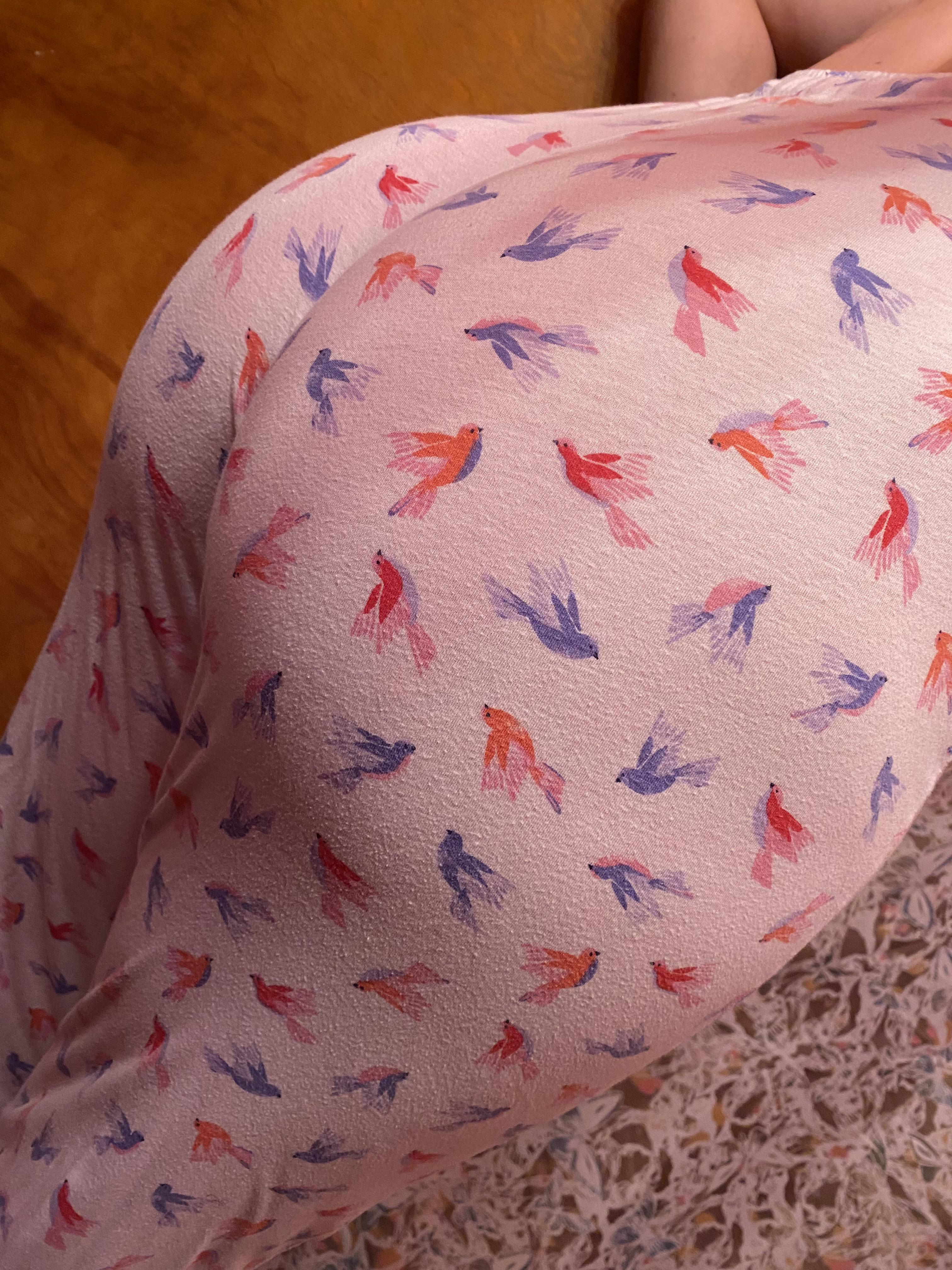 Anyone wanna come over | Scrolller