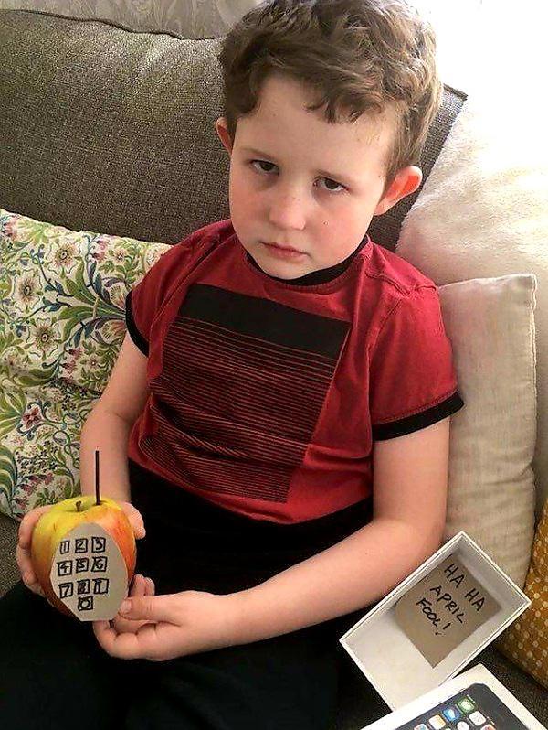 Apple Fone | Scrolller