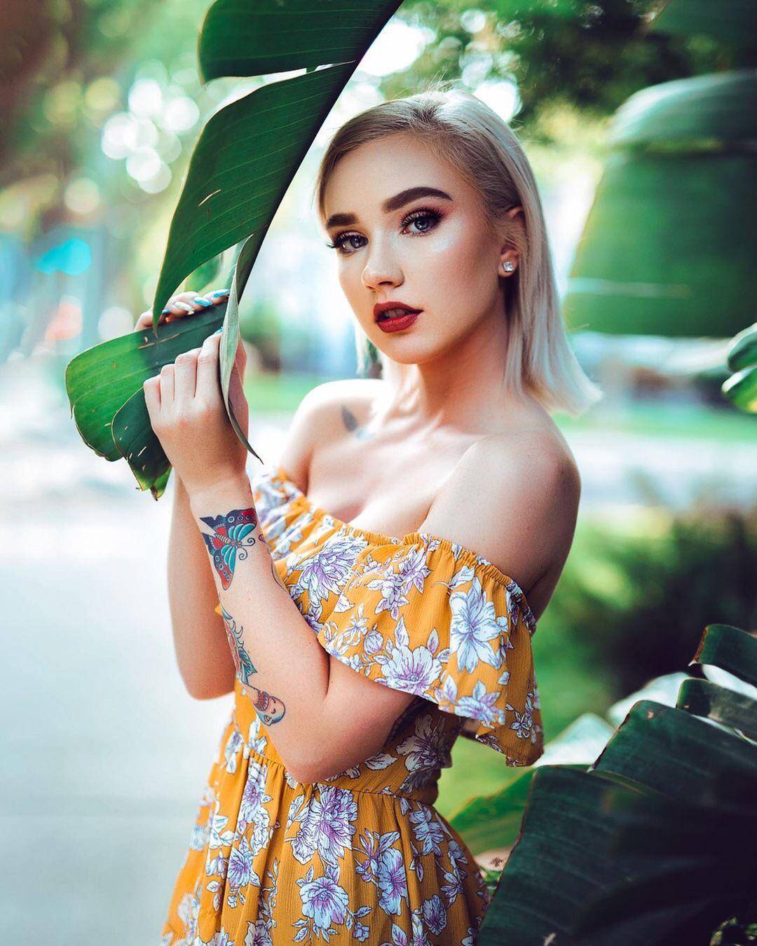 April Jayne [irtr] | Scrolller