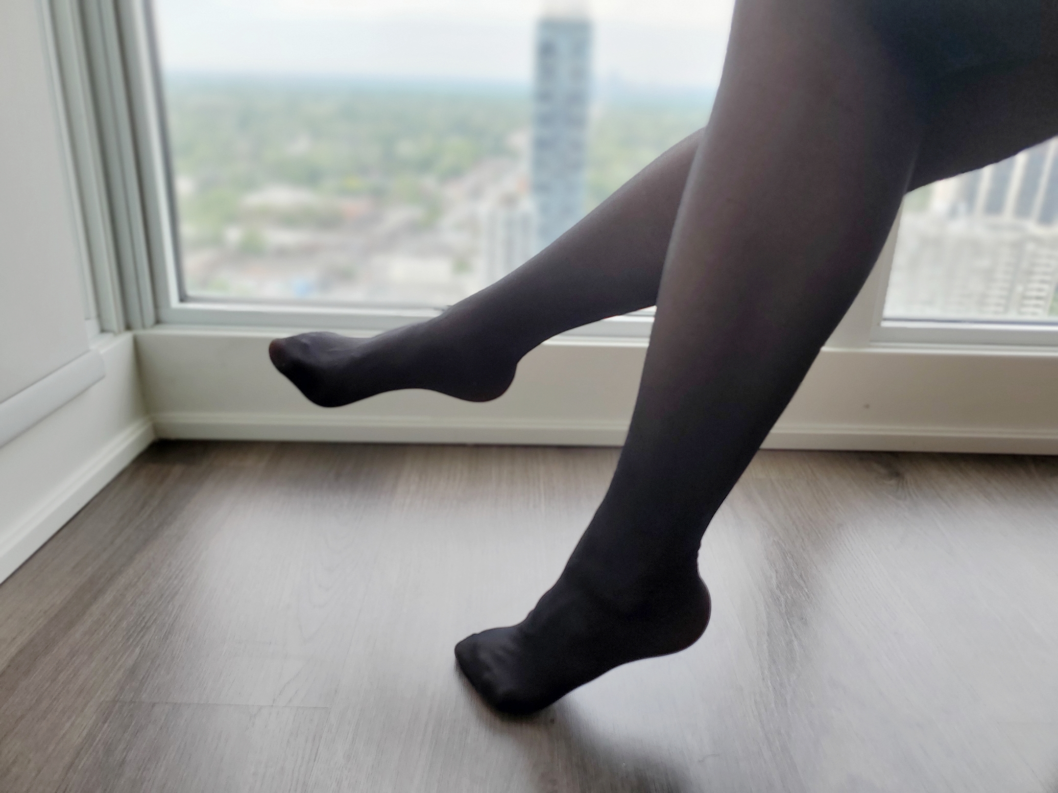 Arches and pointed toes | Scrolller