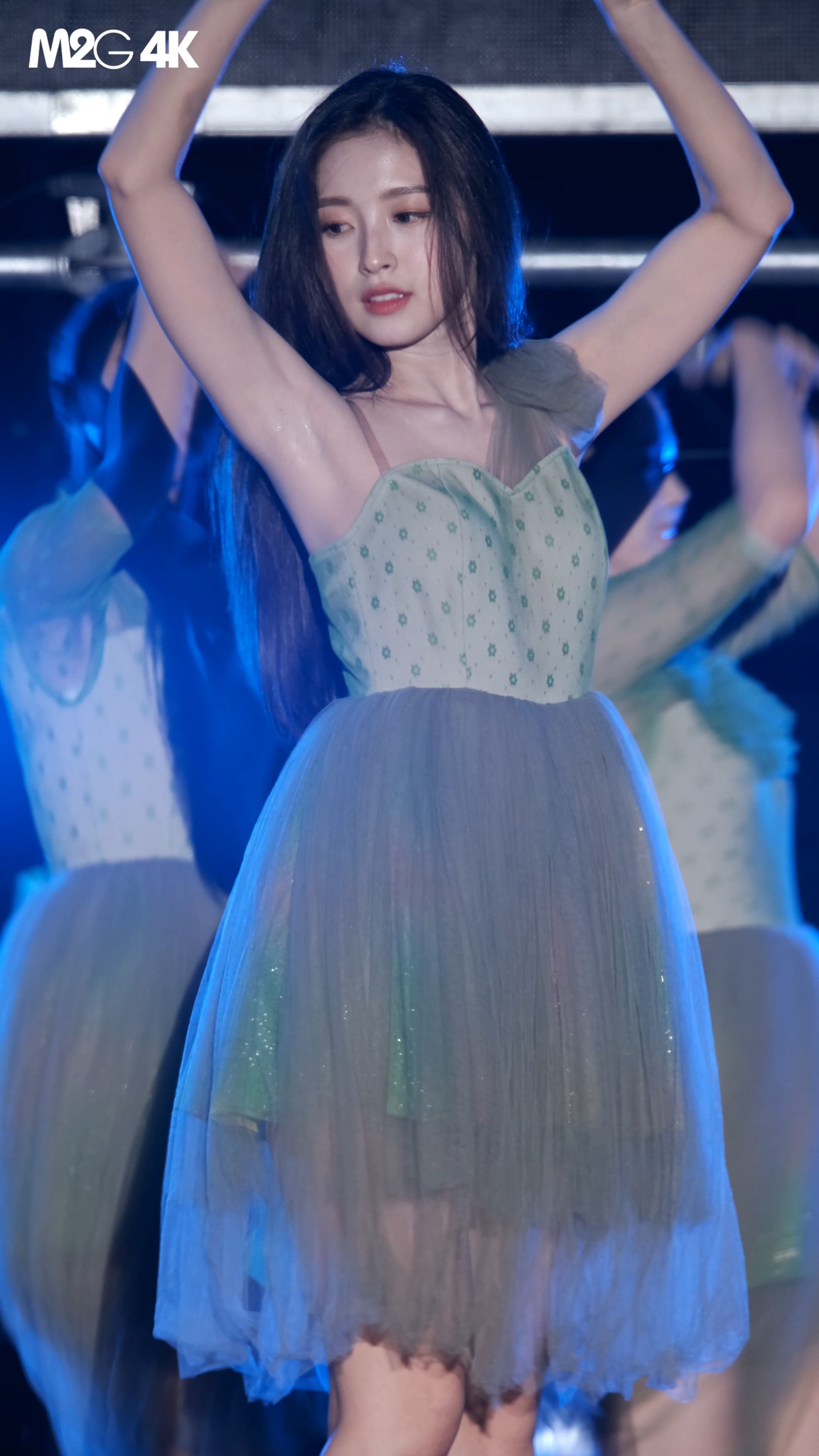 Arin from Oh My Girl showing off her sweaty pit | Scrolller