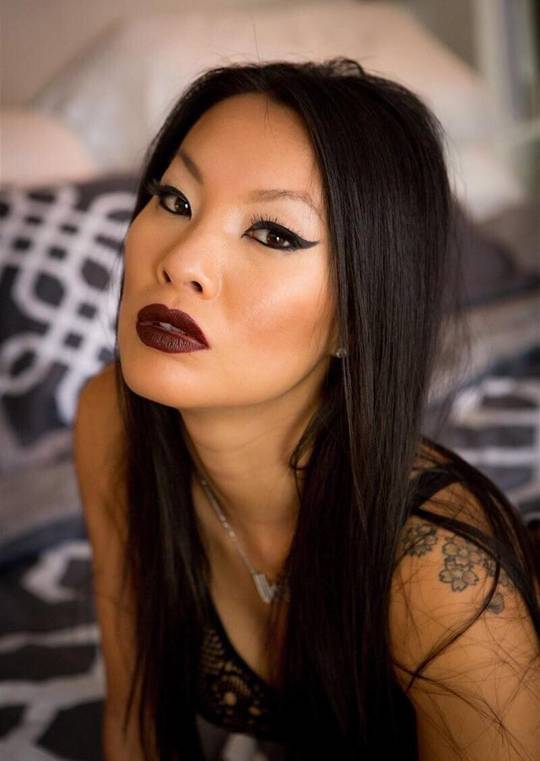 Asa Akira | Scrolller