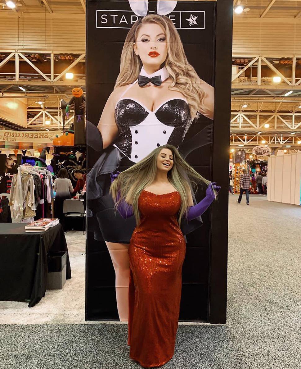 Ashley as Jessica Rabbit 😳 | Scrolller