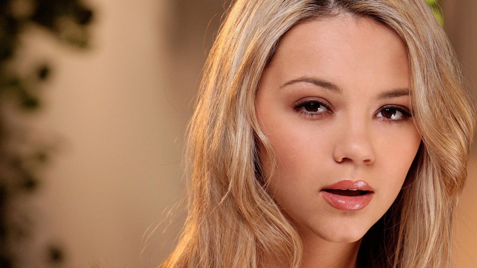Ashlynn Brooke wallpaper | Scrolller