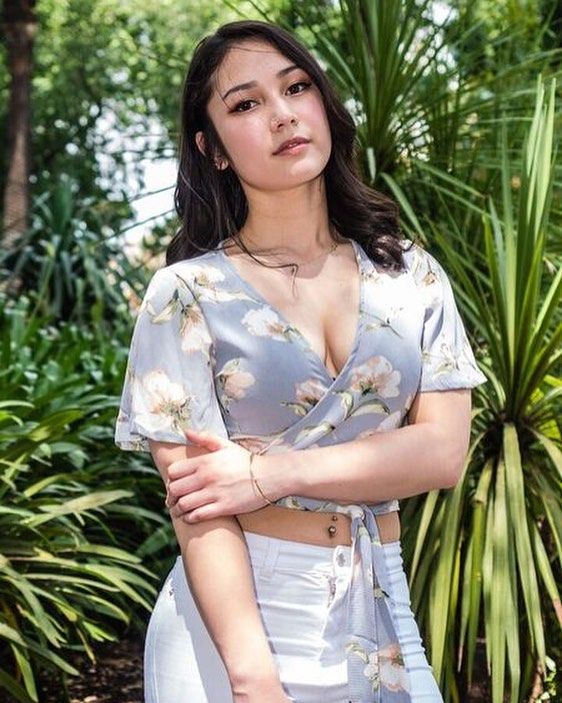 Asian / Australian (White) | Scrolller