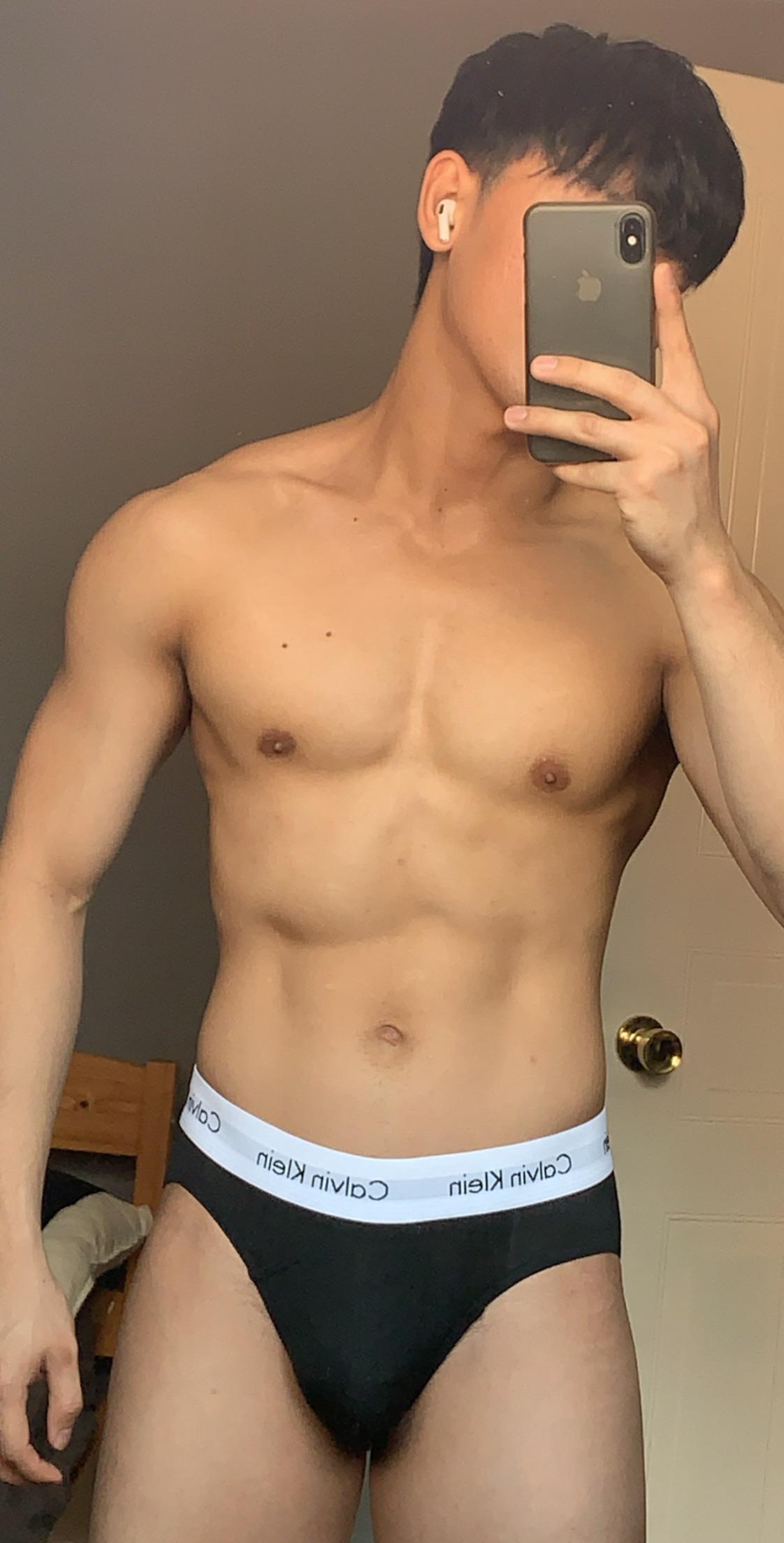 asian boy https://onlyfans.com/izzydevil | Scrolller