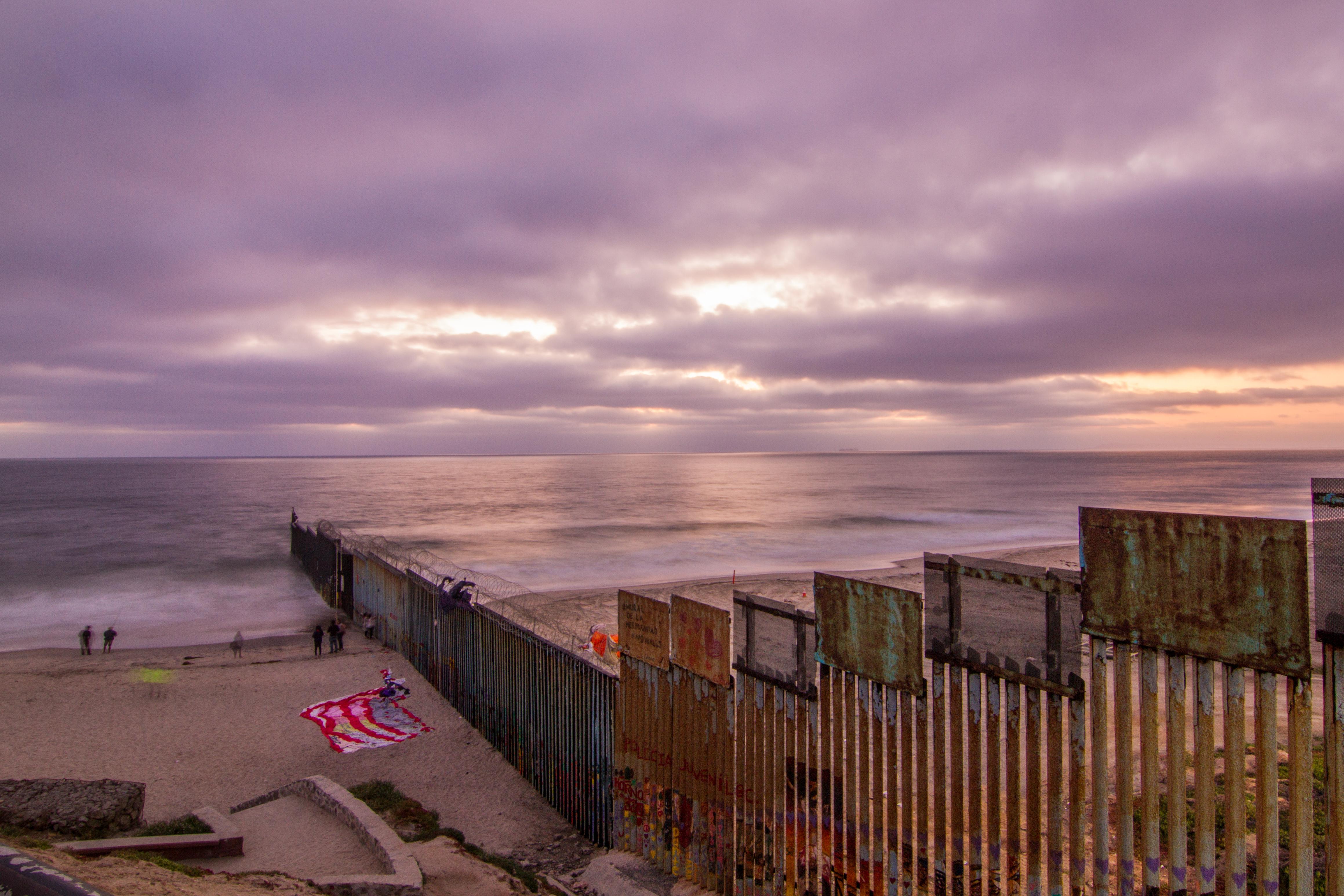 Atardecer morado en Playas | Scrolller