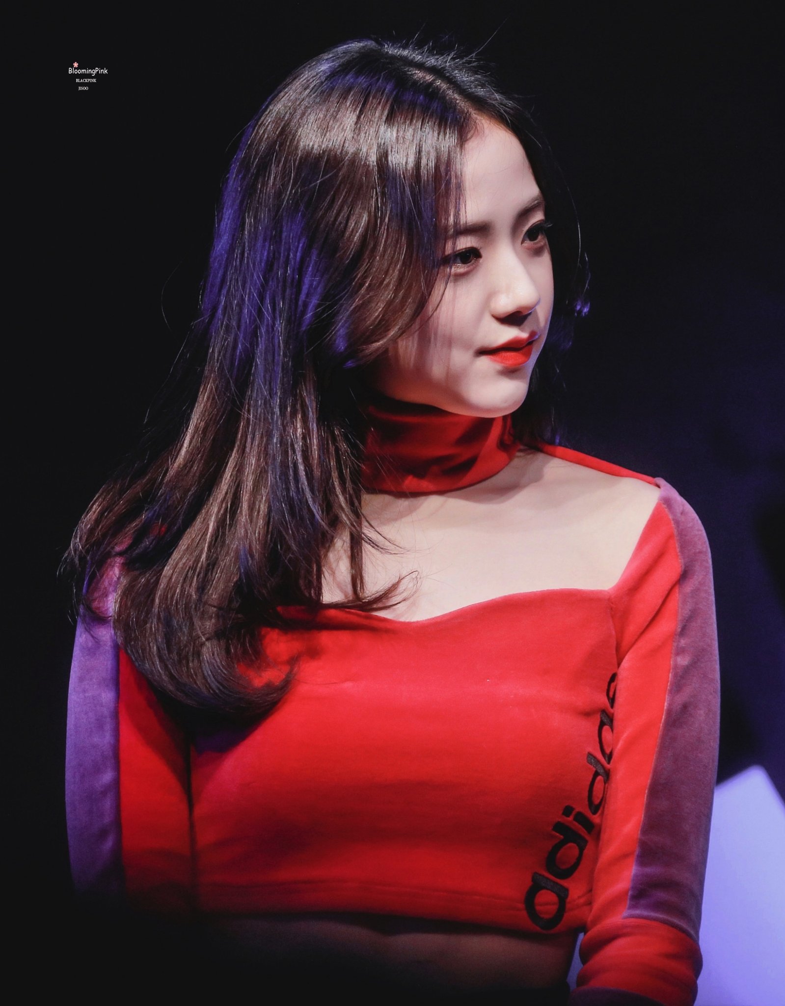 Attentive Jisoo | Scrolller